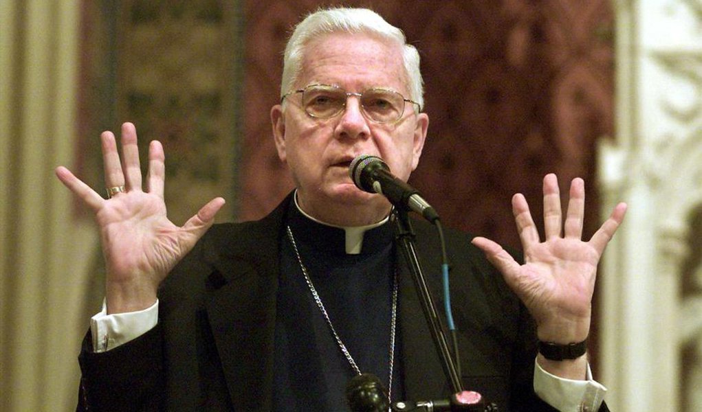 Morre cardeal Bernard Law, pivô de abusos sexuais na Igreja Católica ...