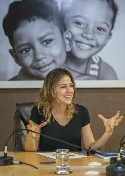 Primeira-dama do Estado é homenageada com troféu Alanis Maria | Brasil 247
