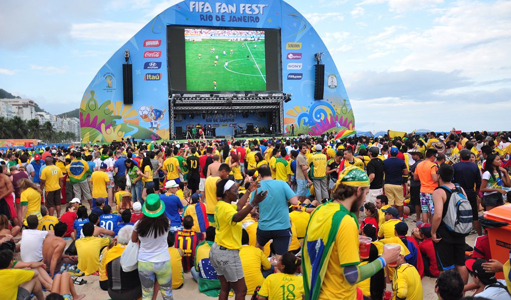 Fan Fest reúne 20 mil pessoas em Copacabana | Brasil 247