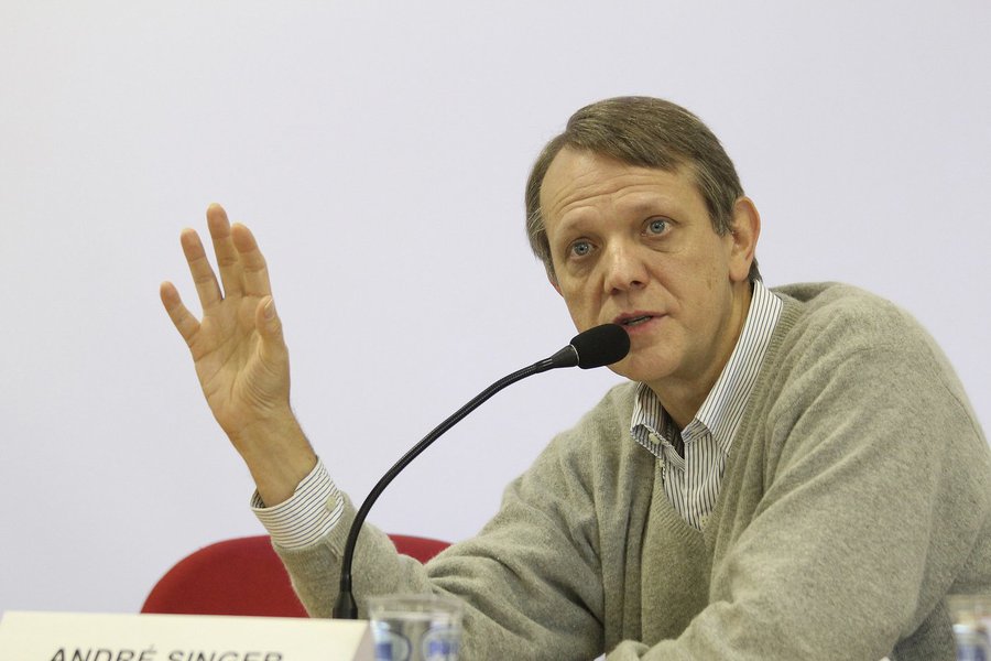 "A democracia está visivelmente ameaçada", diz André Singer | Brasil 247