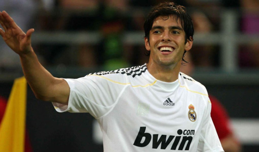 Pelo Twitter, Kaká nega ter acordo firmado com o PSG | Brasil 247