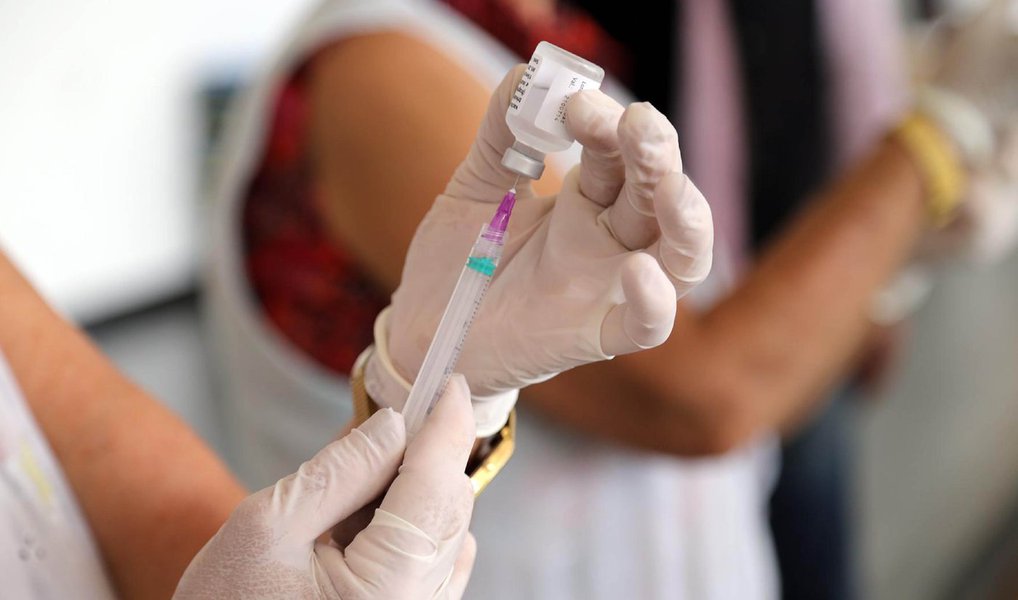 Brasil aprova primeira vacina de dose única contra a dengue e Butantan ...