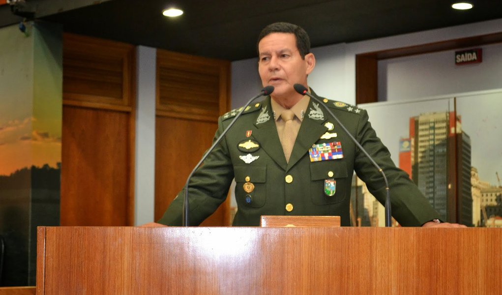 Combate ao narcotráfico é função das Forças Armadas, diz general Mourão ...