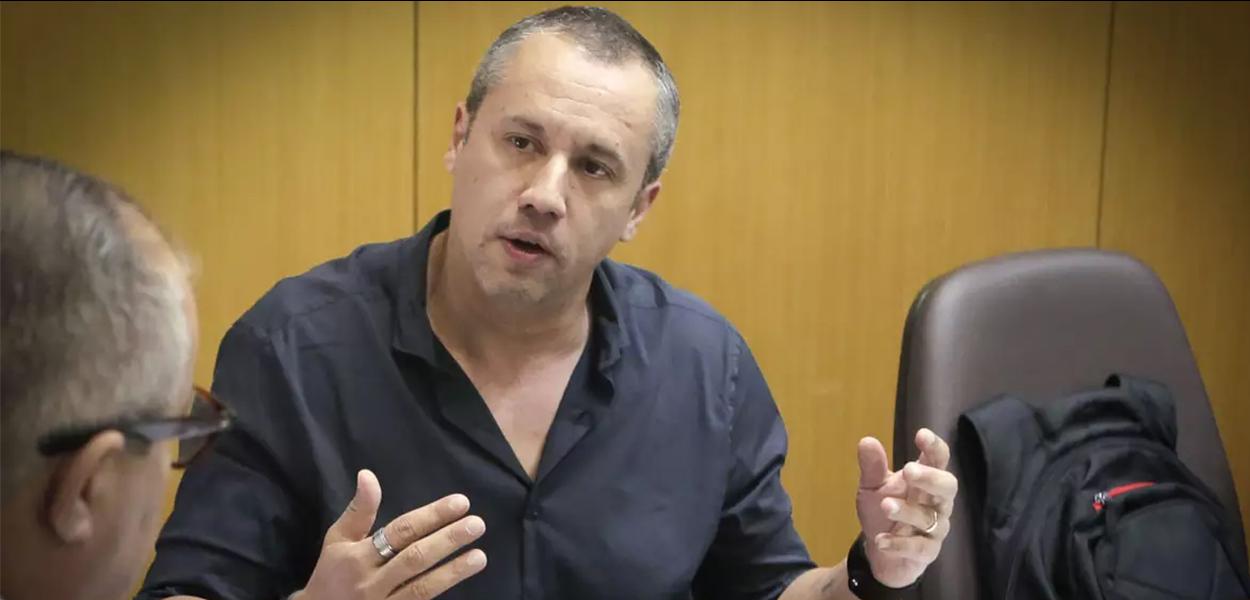 Roberto Alvim anuncia editais de cultura para reescrever a história do ...