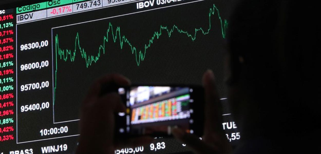 Ibovespa fecha em queda em sessão de baixa liquidez | Brasil 247