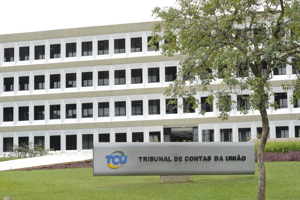 Congresso aprova benefício que pode elevar salários no TCU a R$ 64 mil ...