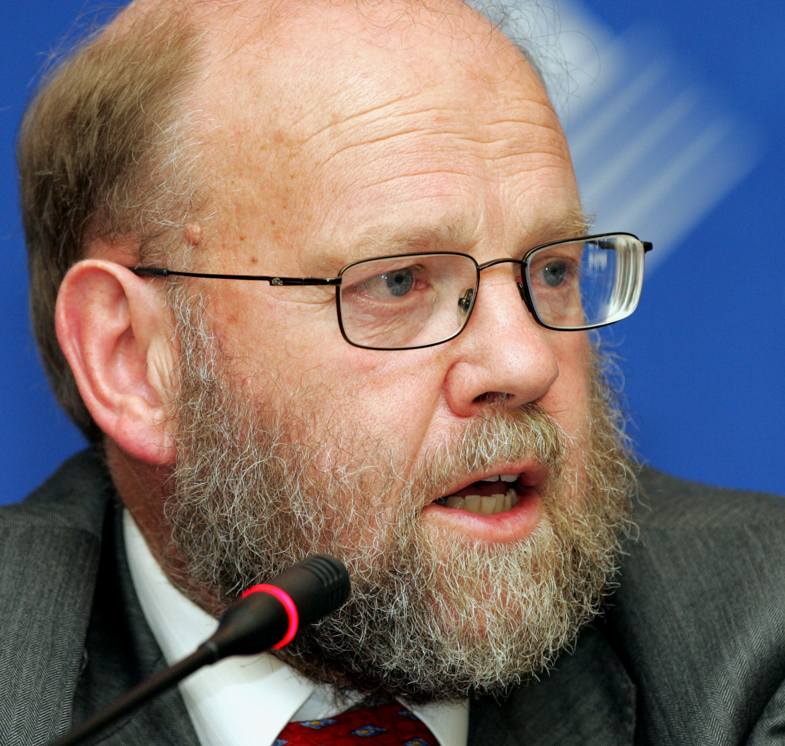 Cientista britânico que criou ovelha clonada Dolly morre aos 79 anos ...