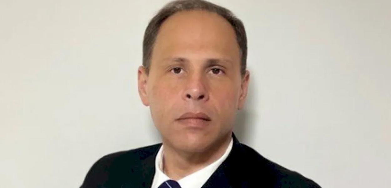 Justiça italiana revoga restrição à circulação de ex-assessor de ...