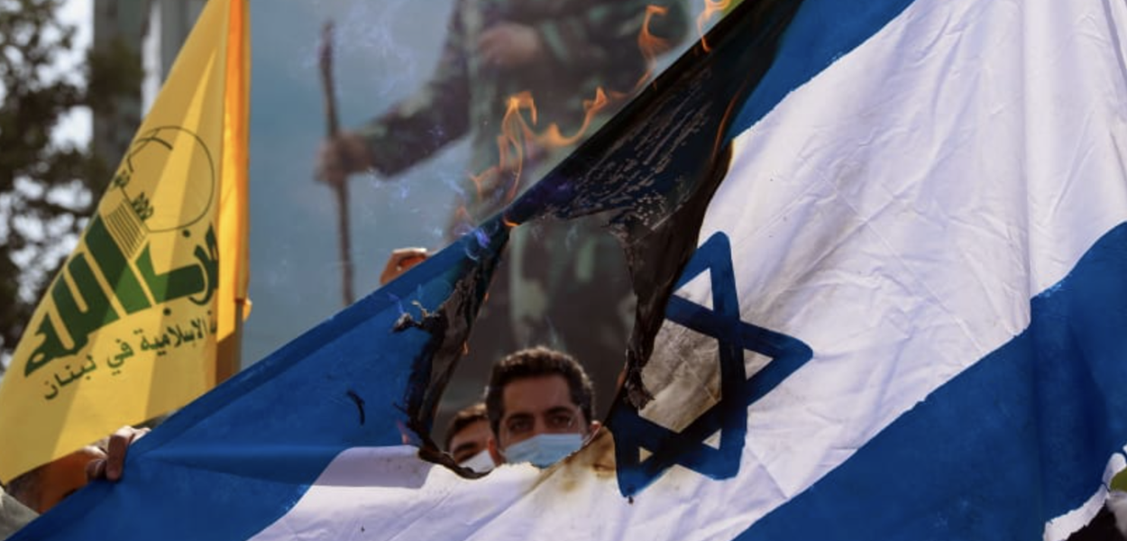 Israel volta a ameaçar ataque "sério" contra o Irã após sofrer ...