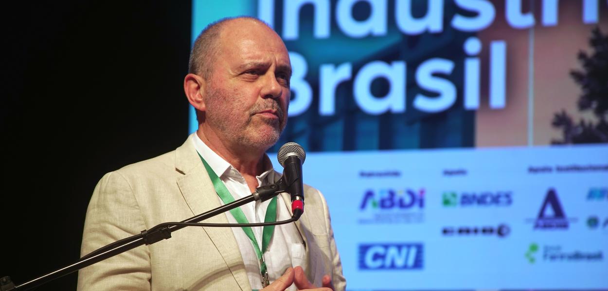Clemente Ganz Lúcio defende pacto nacional por desenvolvimento com ...