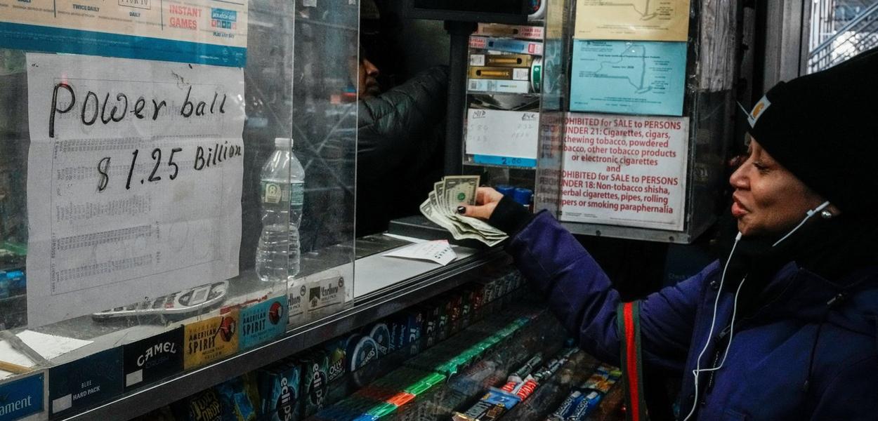 Apostador no Arkansas leva sozinho prêmio de US$1,8 bilhão de loteria ...