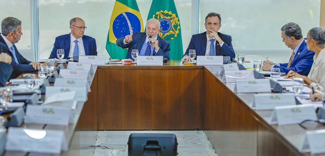 Após ataque dos EUA à Venezuela, Lula tem reunião sobre defesa nacional ...