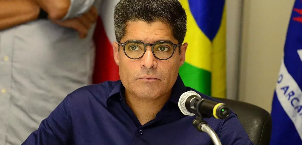 ACM Neto diz que esclarecerá contratos milionários com Master e Reag ...
