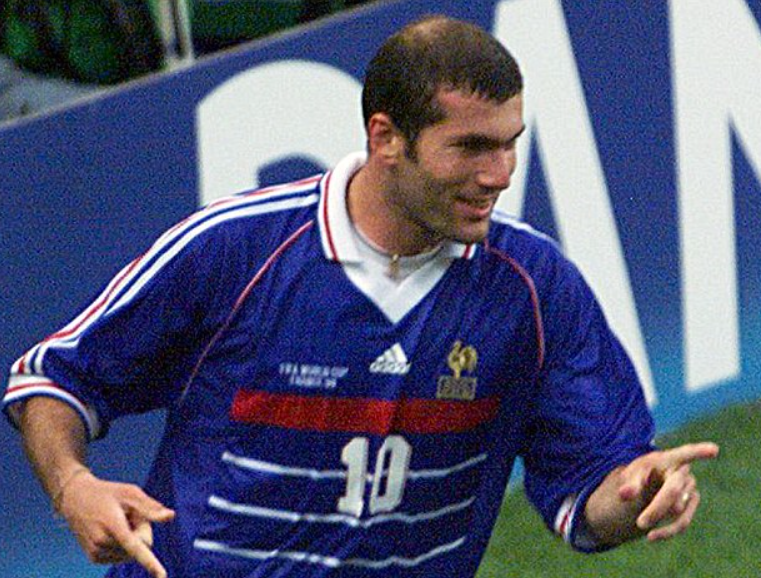 Há 28 anos, Zidane era expulso em goleada e ficava fora de dois jogos ...
